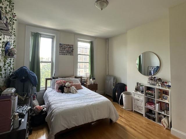 Large Bedroom Available for Rent