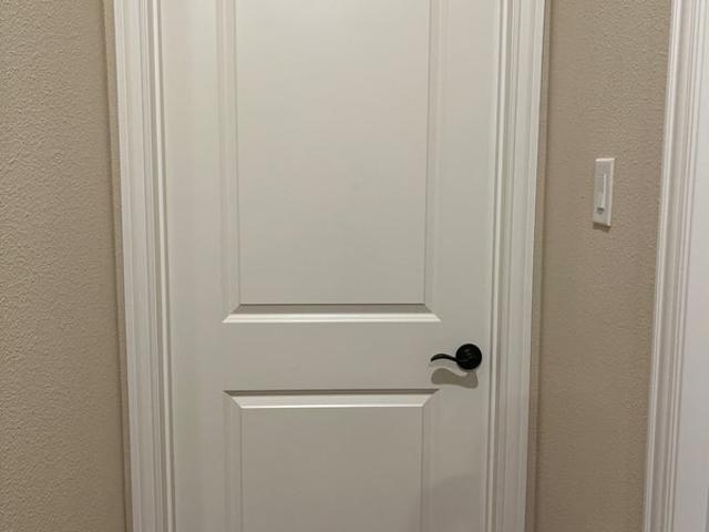 Large bedroom available in the Denton area