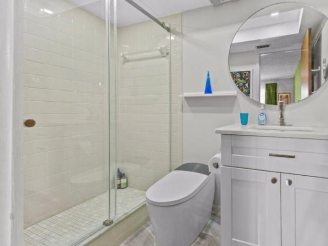Large bedroom, furnished, connected bathroom
