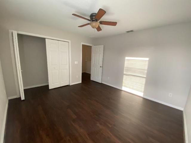 Large Bedroom for Rent in 6 bed bath House_Great