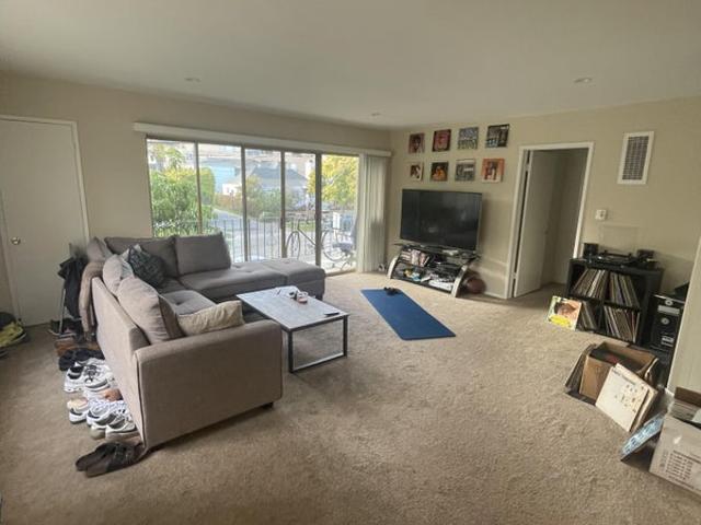 Large Bedroom in Cozy Santa Monica Apartment