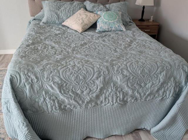 Large bedroom in quiet neighborhood