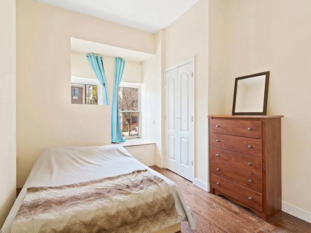 Large bedroom in Renovated 3 br 1 bath