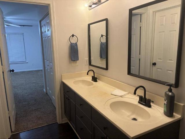 Large bedroom in Steele creek!