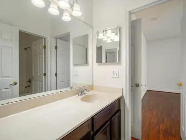 Large bedroom private bath