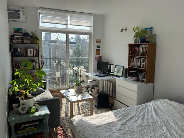 Large bedroom private bath in Greenpoint