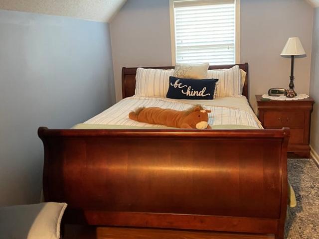 Large Bedroom / Private Bathroom Available