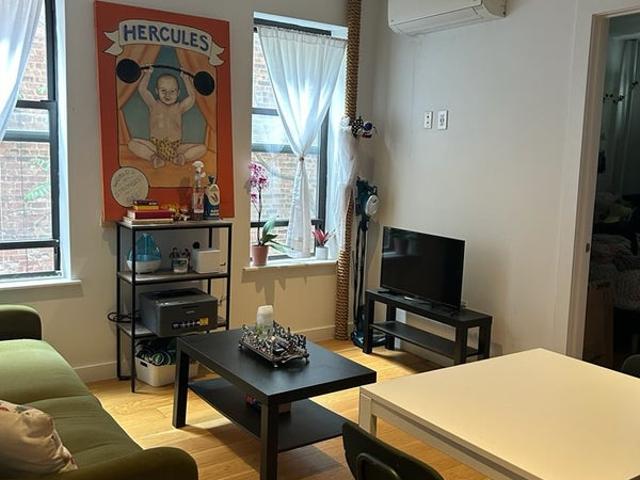 Large Bedroom, Private Full Bath Crown Heights