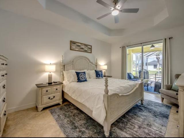 Large Bedroom – Shared Apartment Living