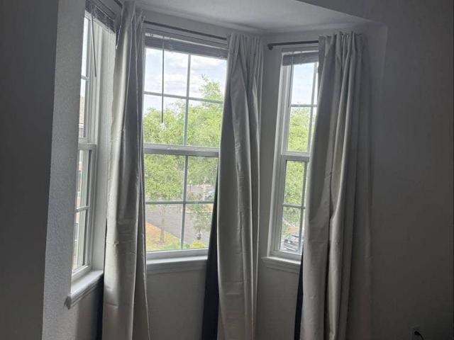 Large bedroom w/ attached bathroom