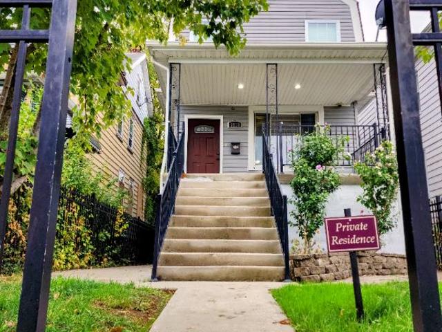 Large Bedroom w Shared Bath in West Baltimore