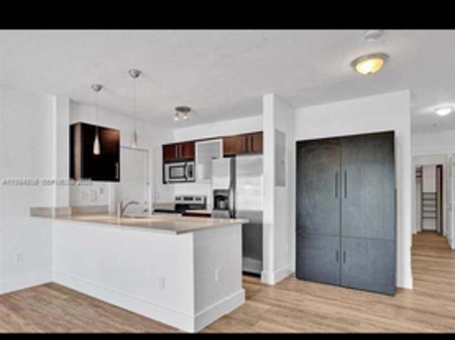 Large Bedroom w/ Private Bath Sublet