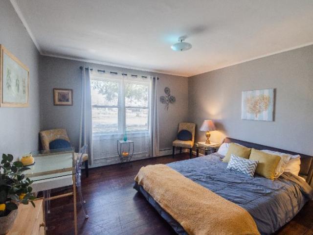 Large Bedroom with Shared Bathroom in Mastic Beac