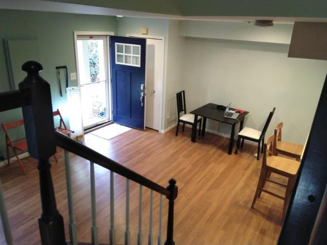 Large Bedroom with Private Bath in Quiet Townhouse