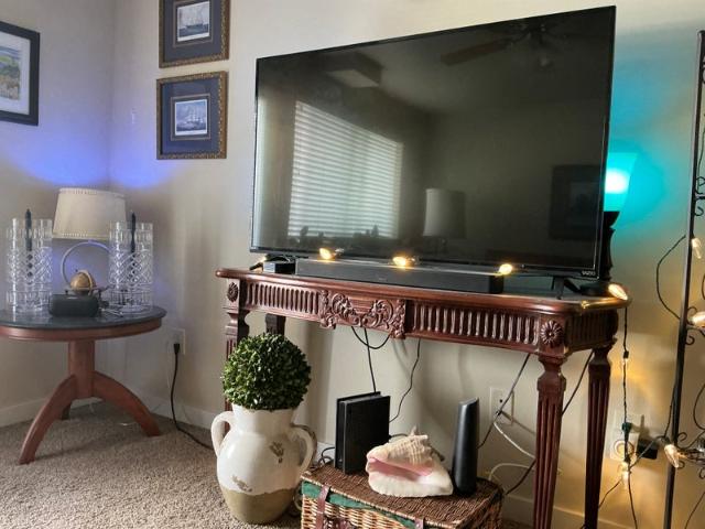 Large bedroom with private bathroom, all utilities