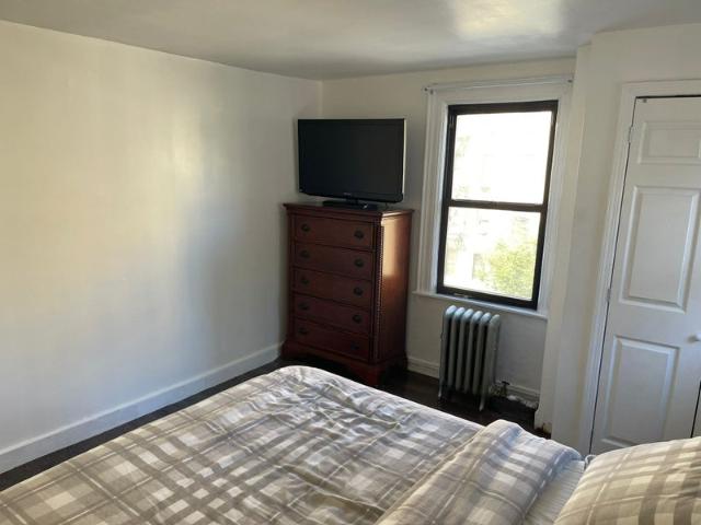 Large bedroom+large closet+Utilities incl.+wifi