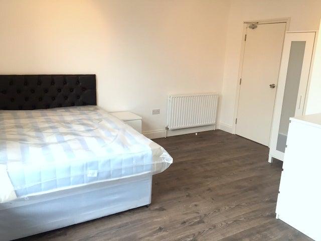 Large Bedsit Studio in 6 Bed HMO