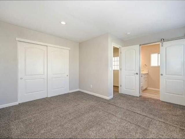 Large BR w private bath
