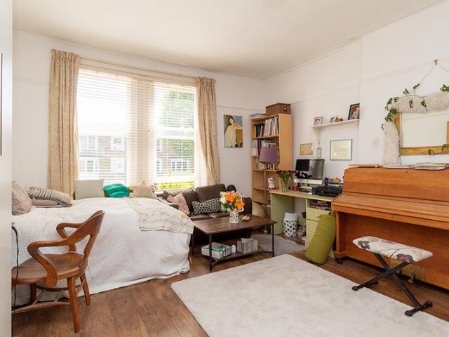 Large & Bright Studio in Cavendish Rd, NW6
