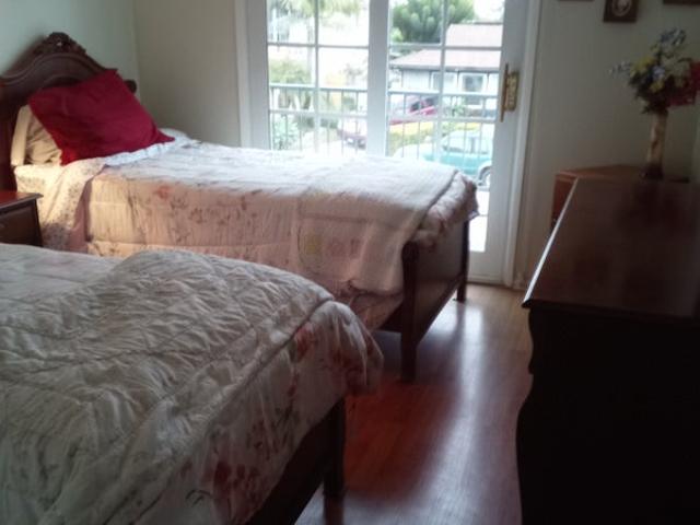 Large Bright with balcony in North oxnard