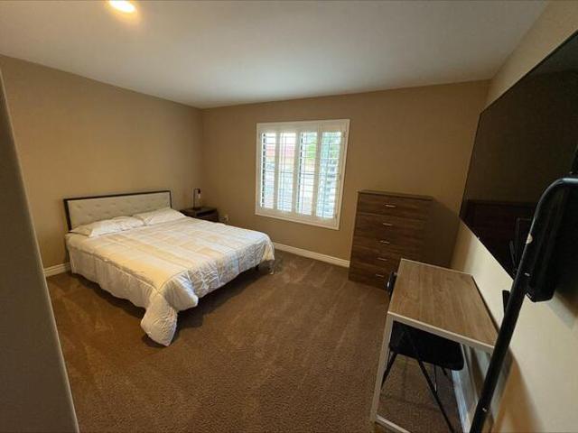 Large Central Scottsdale Home with Pool, Sauna, Basketball court, large yard, and pool table!