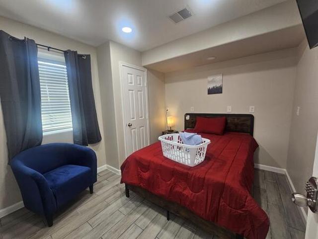 Large Comfortable Rooms in a Quiet Suburban Community
