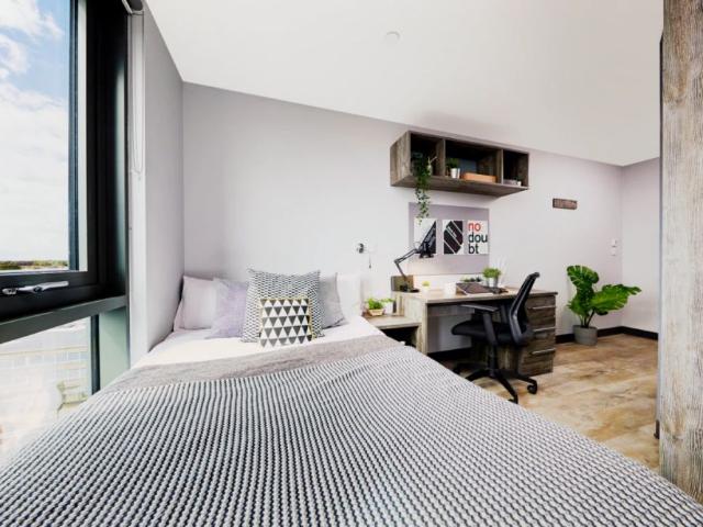 Large Club Ensuite
