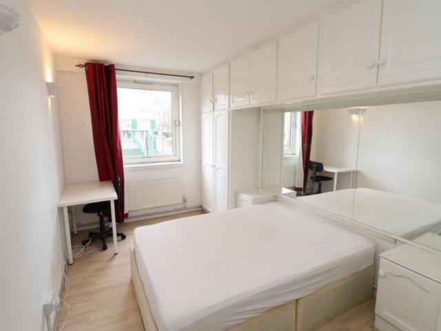 Large double bedroom in East London Has a Room