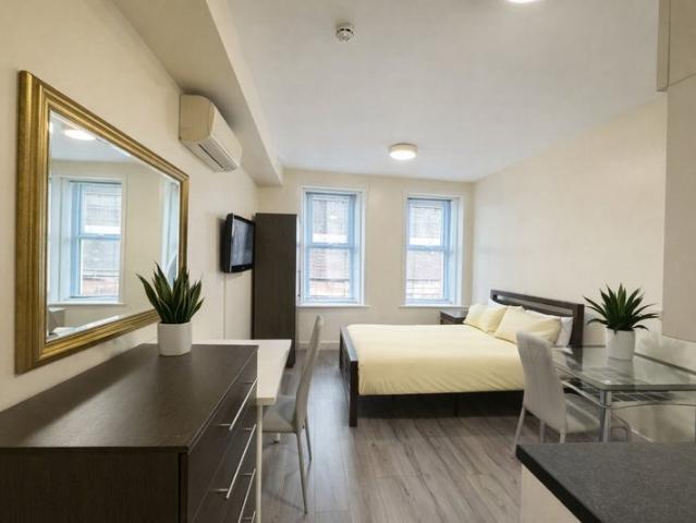 Large Double Studio with AC in South Ken SW7