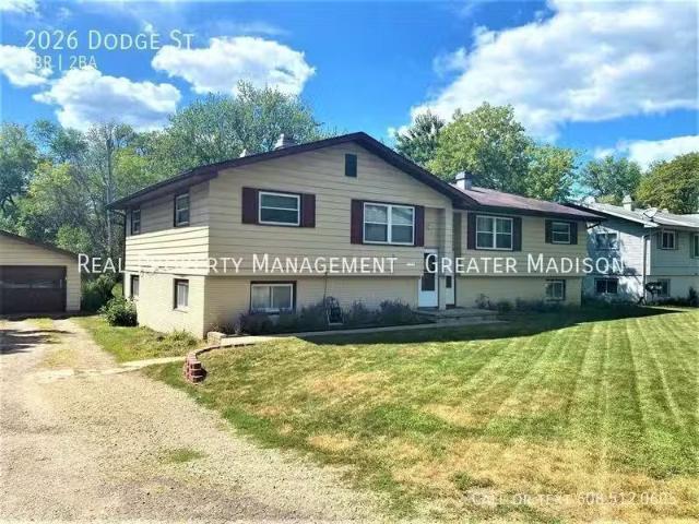 Large duplex in great central Madison area 2026 Dodge St