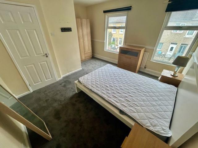 Large En Suite Double Room To Let, With All Bills Included, Clifton Street, Old Town SN1, Room to rent, £600 pcm | PrimeLocation