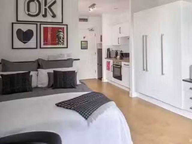 Large Ensuite Room