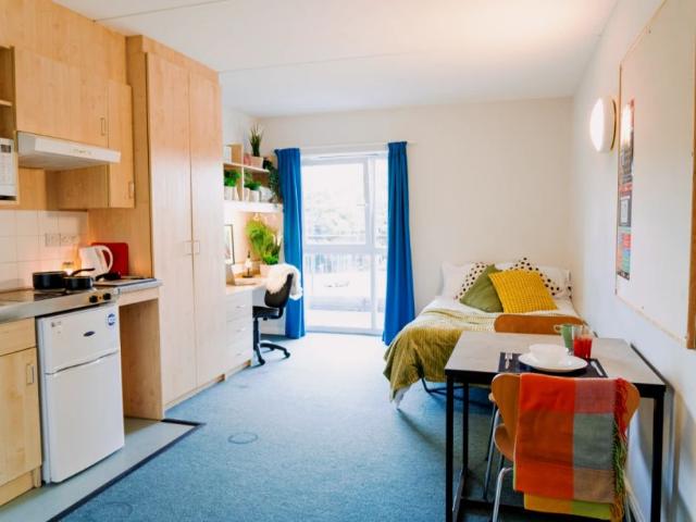 Large Ensuite Studio