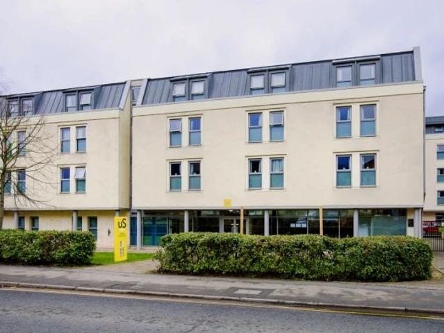 Large Ensuite: Two Bed Flat