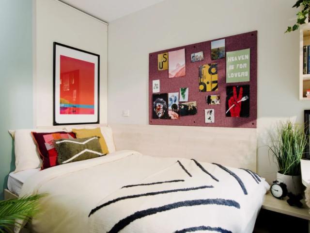 Large Ensuite: Three Bed Flat
