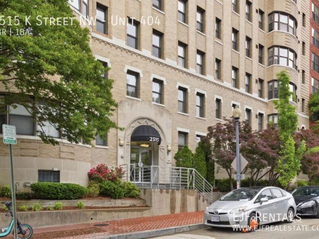 Large Foggy Bottom One Bedroom W/All Energy Utilities Included! Roof Deck