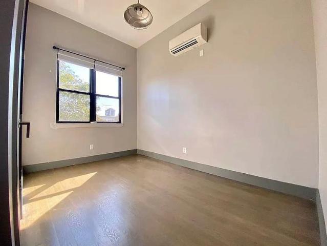 Large four bedroom / two bathroom flat