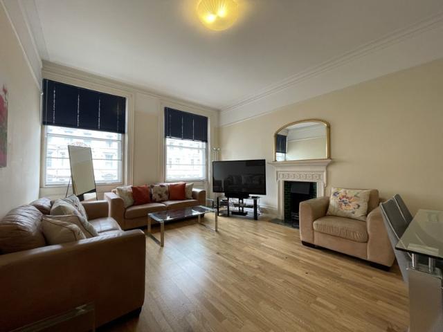 Large Four Bedrooms SHORT LET
