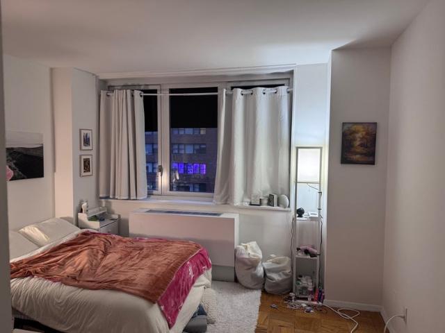 Large flex bedroom, Luxury building: 9/1 lease