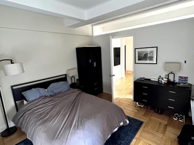 Large Flex Room in Midtown East September 1st move in