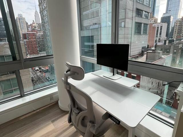 Large Flex Room – Midtown West | $2,250 | July 26