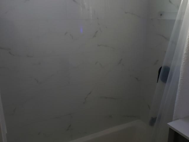 Large Front Room For Rent