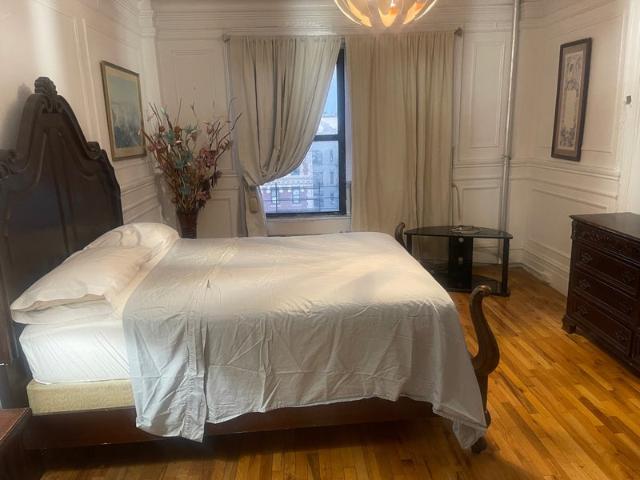 Large furnish room in a quiet respectable home