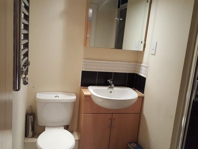 Large Furnished 2bed flat in Belle Vue
