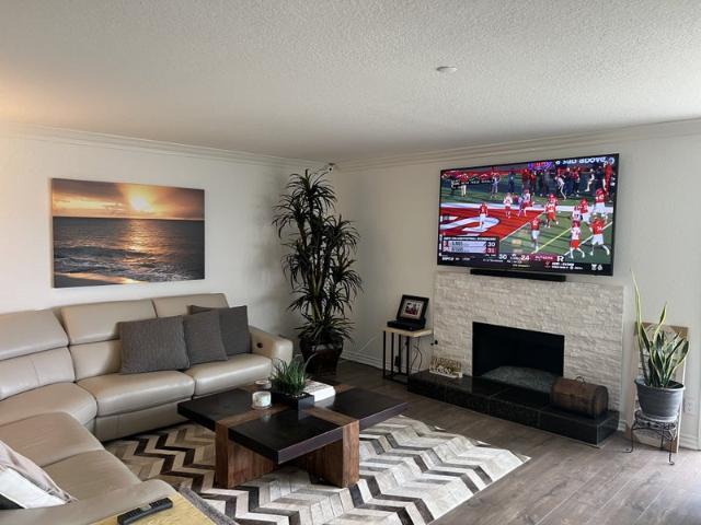 Large Furnished Private Bedroom. Walk to the beach