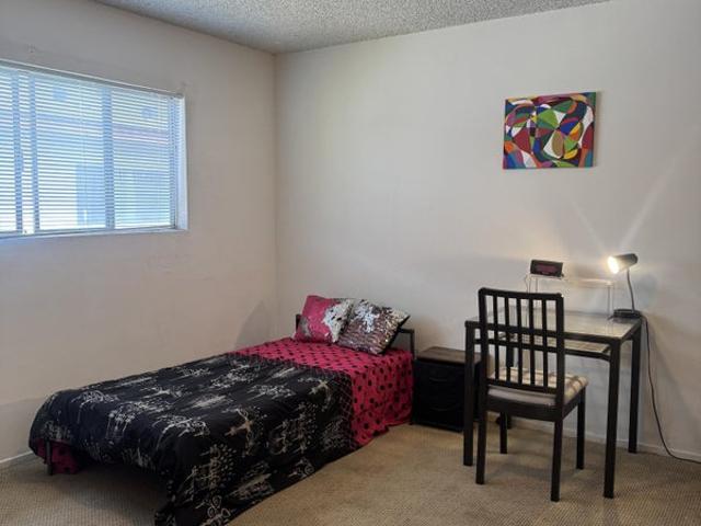 Large Furnished Private Room in Sherman Oaks