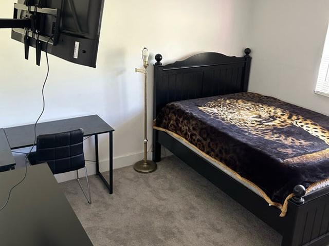 LARGE FURNISHED PRIVATE ROOM!
