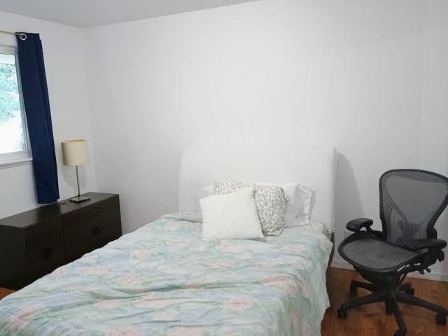Large Furnished Room w private bath Bellevue