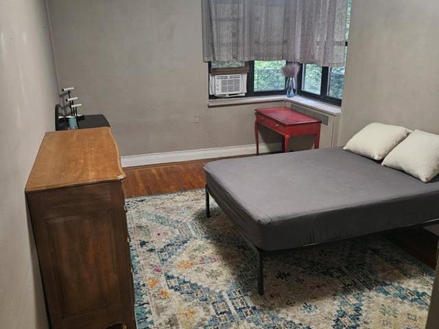 LARGE FURNISHED ROOM WASHINGTON HTS/ INWOOD