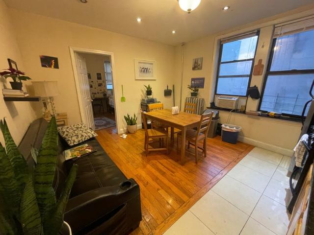 Large furnished room available for short term subl
